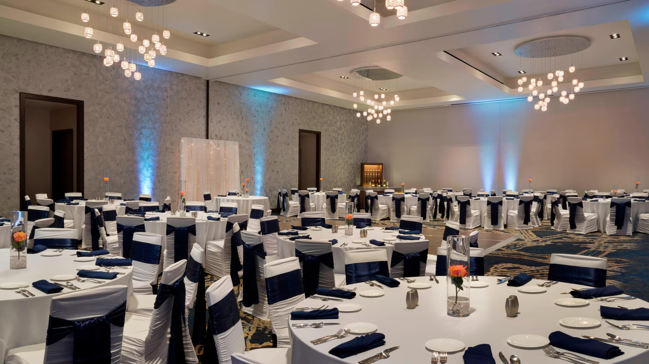 Banquet Server at Buffalo Marriott at LECOM HARBORCENTER | Hcareers